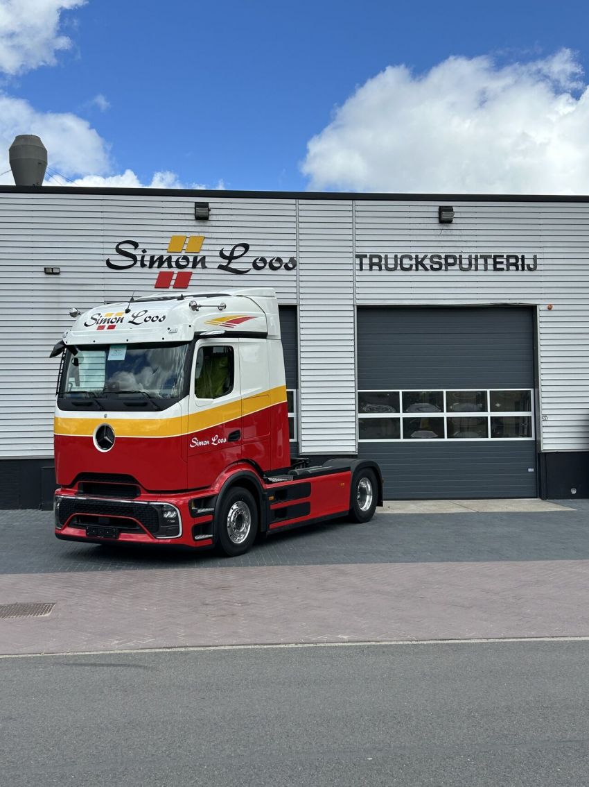 Simon Loos spuit ‘m zelf